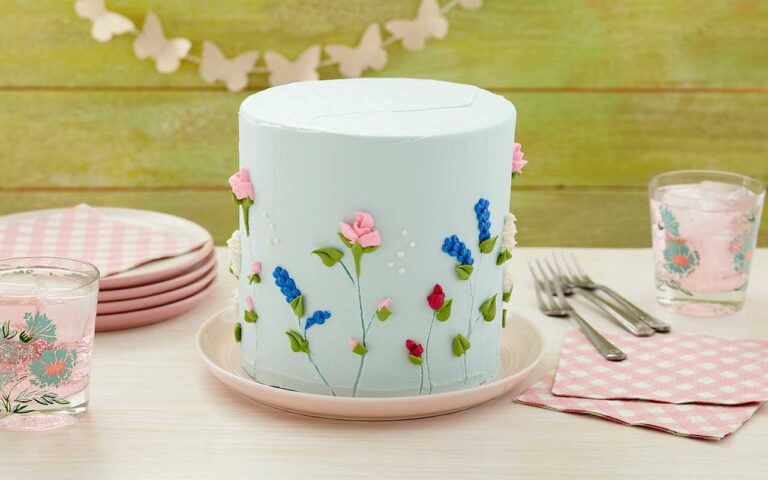 How to Use Leaf Piping Tips: 101 Guide | Wilton's Baking Blog | Baking ...