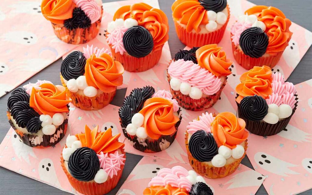Totally Textured & Elegant Halloween Cupcakes | Wilton's Baking Blog ...